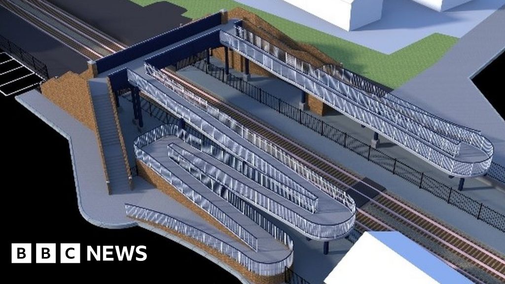 'Dangerous' Wareham railway crossing plan views sought - BBC News