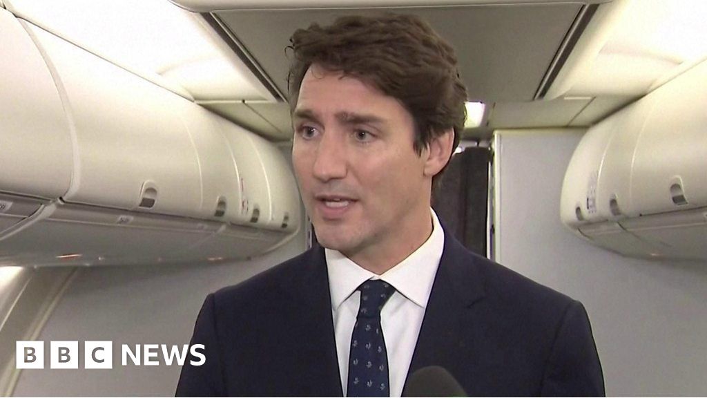 Justin Trudeau 'brownface': 'I should have known better' - BBC News