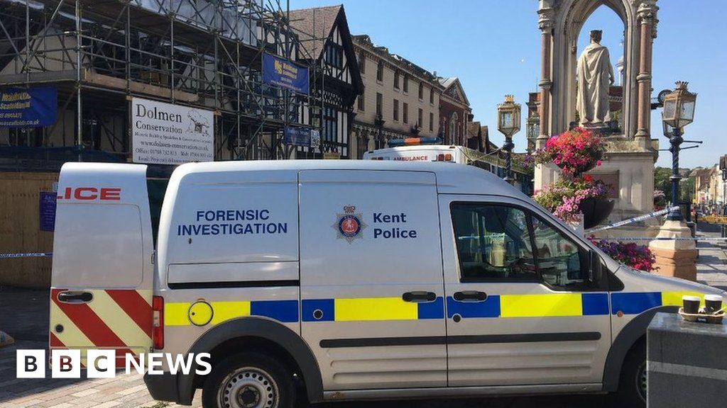 Maidstone: Four appear in court over fatal stabbing - BBC News