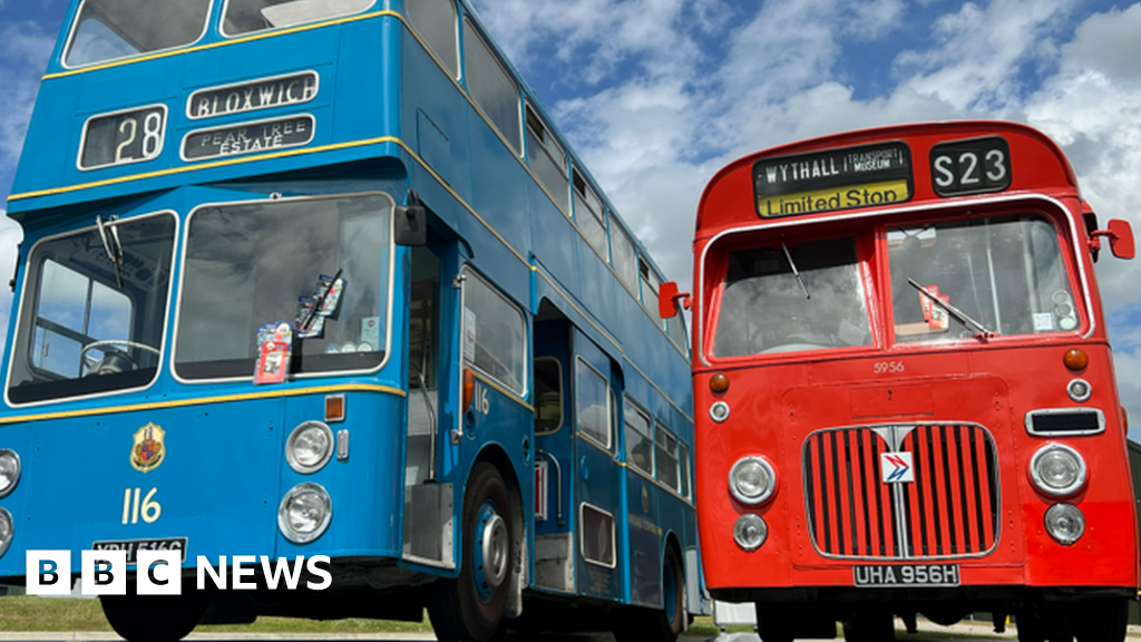 Vintage vehicles on show at new transport museum - BBC News