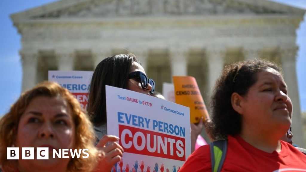 US census 2020: Trump retreats on citizenship question - BBC News