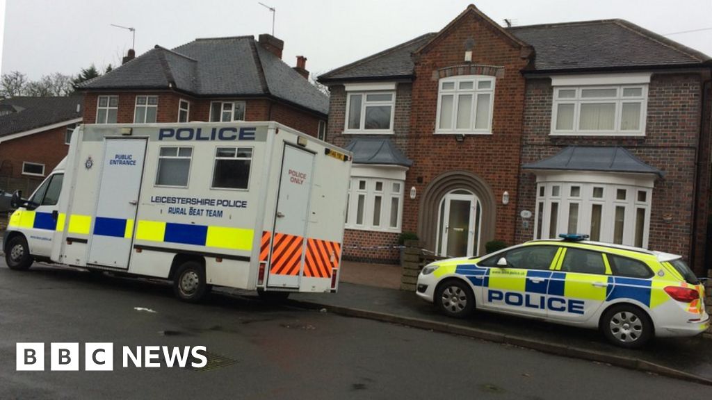 Leicester murder inquiry: Three held after woman's body found - BBC News