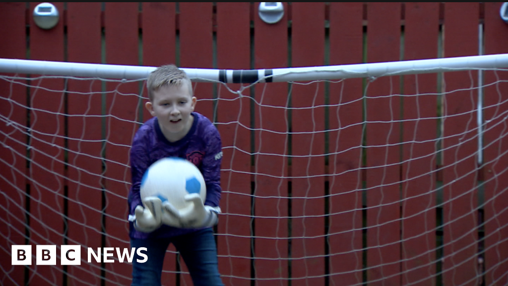 Young goalkeeper gets custom-made gloves for Christmas - BBC News