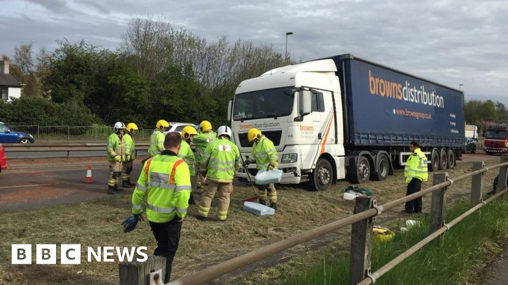 Queensferry lorry crash sees major delays on the A494 - BBC News