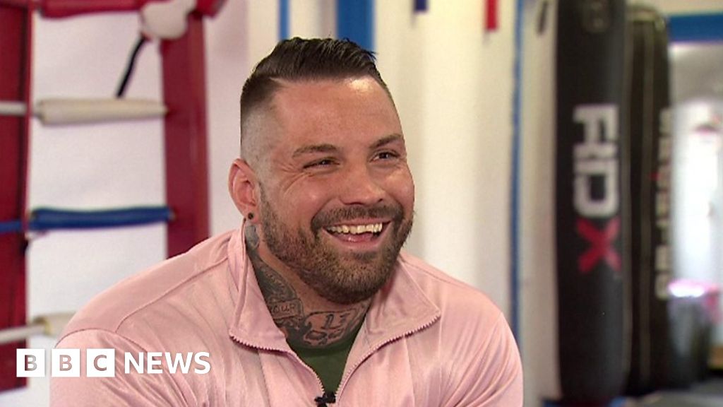 Chepstow man's boxing training bid for wheelchair bout - BBC News