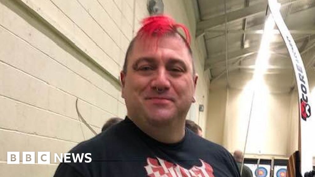 Sheffield M1 crash: Jason Mercer named as one of the dead men - BBC News