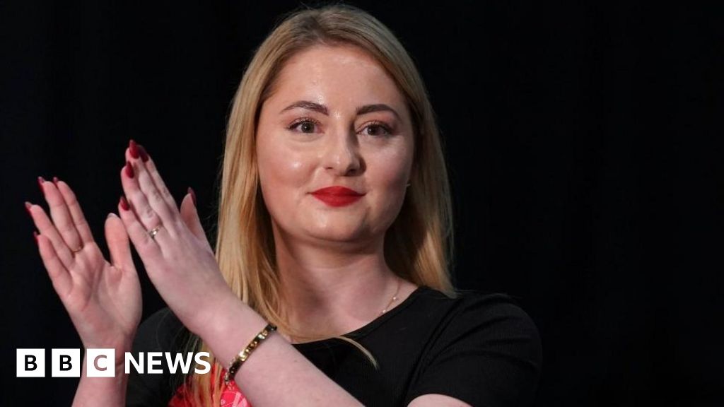 Gen Kitchen MP says she reads all online hate messages - BBC News