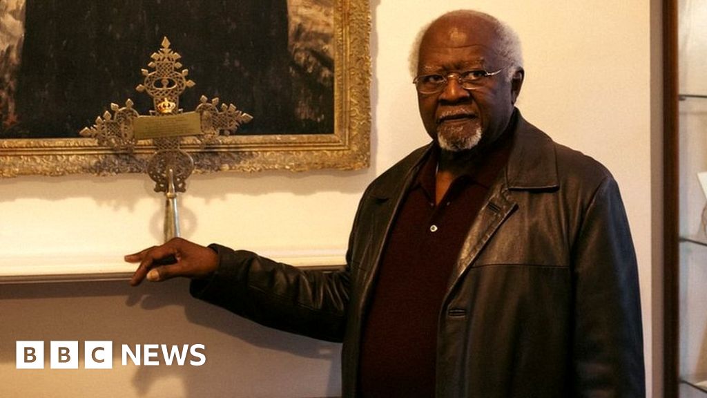 Marcus Garvey's son visits Bath during UK tour - BBC News