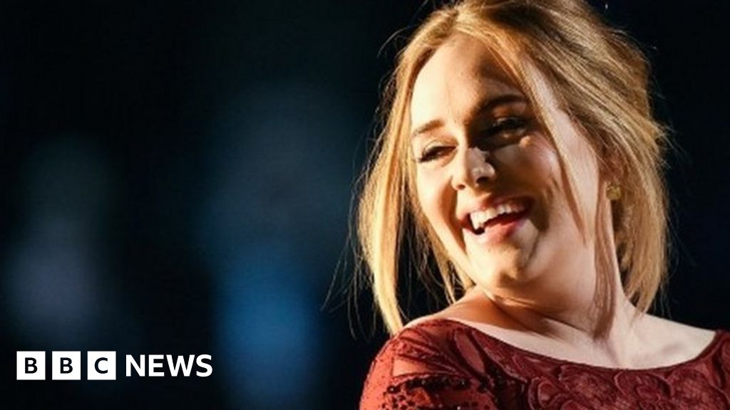 Adele's microphone malfunction and other slip-ups - BBC News