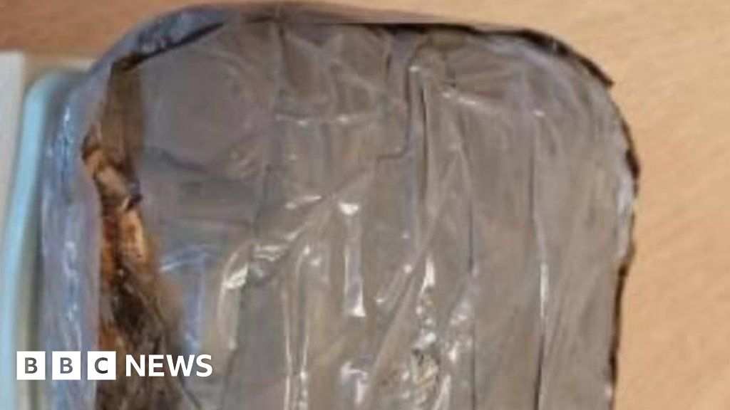 Haverhill police say 1.1kg bag of white powder found in layby - BBC News