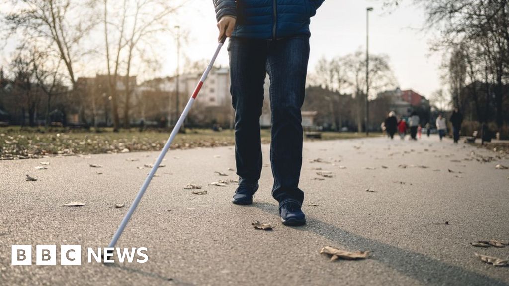 Visual impairment: Derry aims to improve accessibility - BBC News