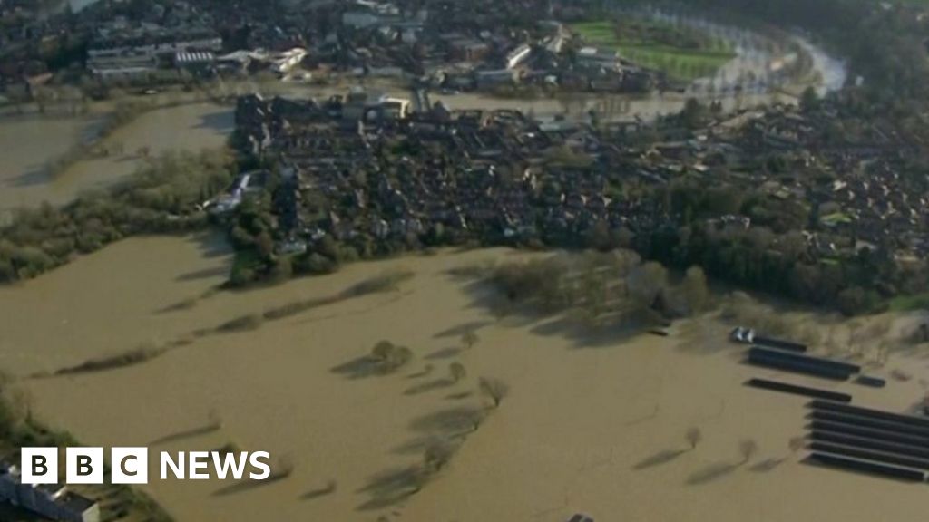 River Severn flooding in Shropshire seen from the air - BBC News