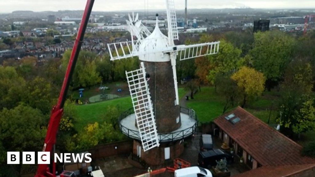 Historic Green's Windmill's sails are removed for repairs - BBC News