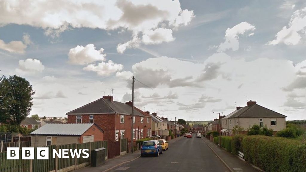 Six teenagers held over stabbing in Mexborough - BBC News