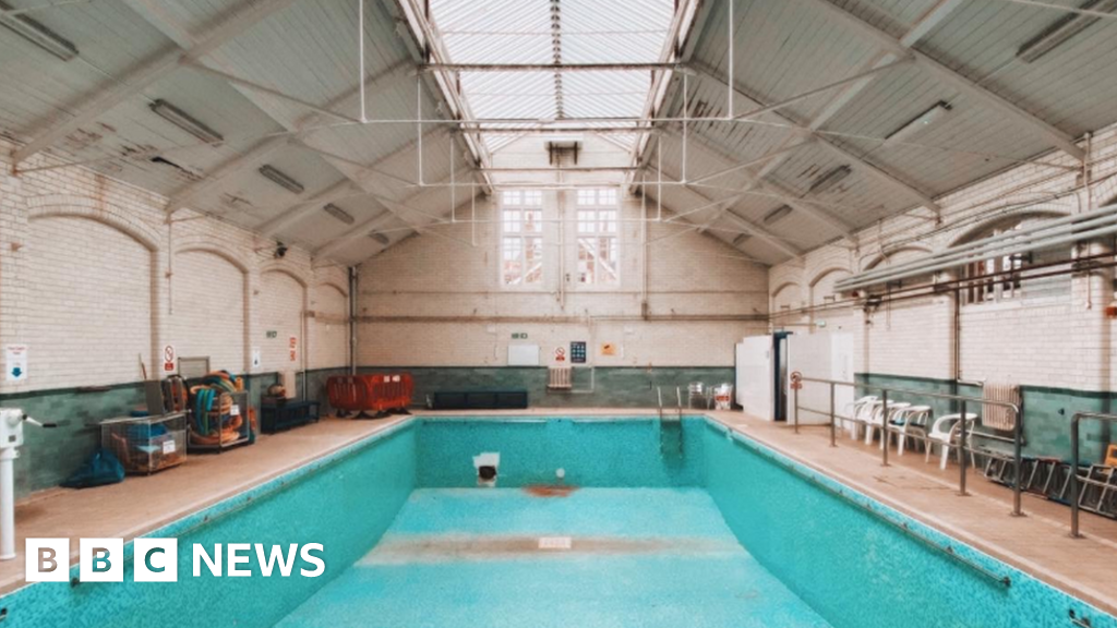 Eastbourne: Disused pool complex hosts art exhibition - BBC News