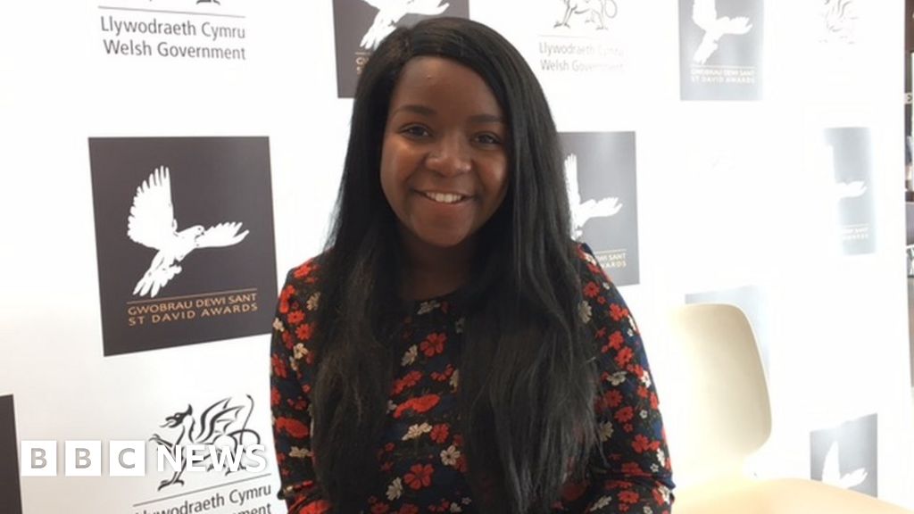 Teenager Mercy Ngulube with HIV fighting for change - BBC News