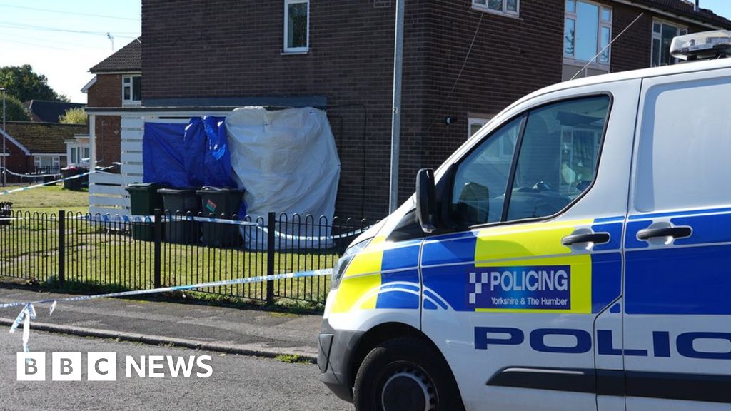 Murder arrest over Rotherham street attack death - BBC News