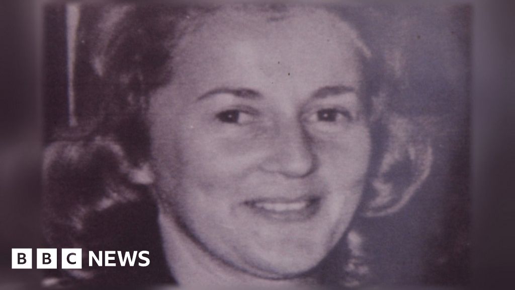 Renee MacRae: Woman's 'deep love' for murder accused - BBC News