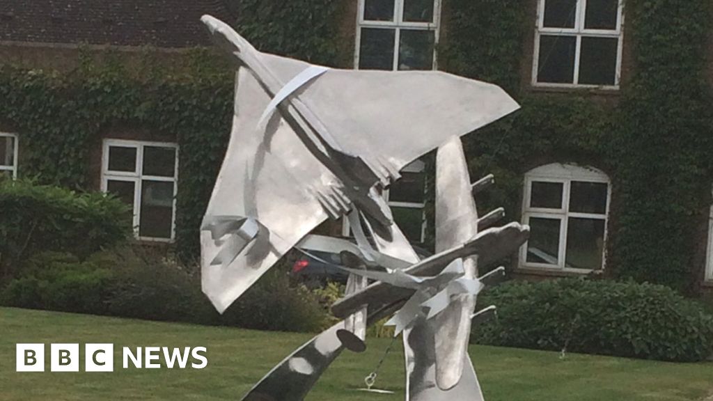 Sculpture marks RAF Waddington's centenary - BBC News