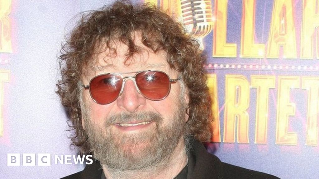 Chas & Dave singer Chas Hodges diagnosed with cancer - BBC News