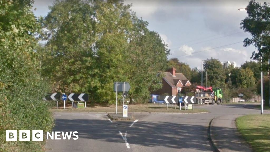 Investigation into man's death at Borough Green roundabout - BBC News