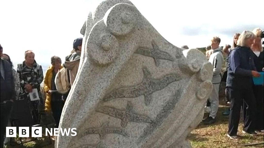 Memorial for Penlee Lifeboat disaster 40th anniversary - BBC News