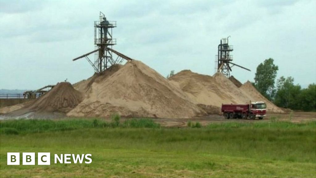 Lough Neagh sand extraction 'doesn't harm ecology' - BBC News