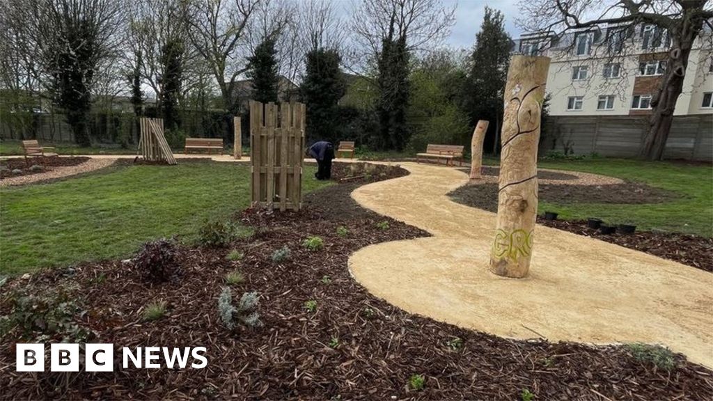 Newham Council unveils Covid memorial garden - BBC News