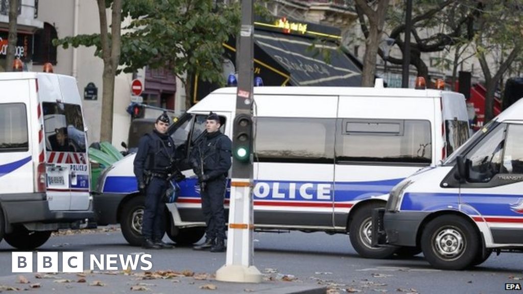Paris attacks: Forensics teams 'picking over debris' - BBC News