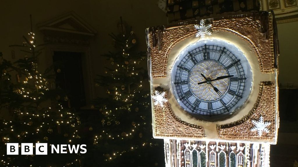Giant gingerbread Big Ben - BBC News