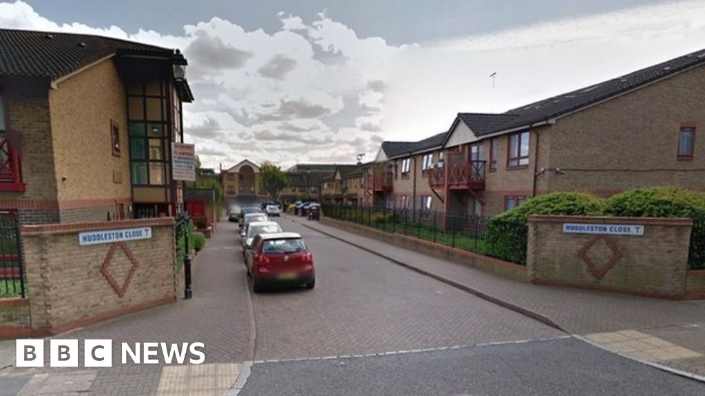 Man charged with murdering father in Tower Hamlets - BBC News