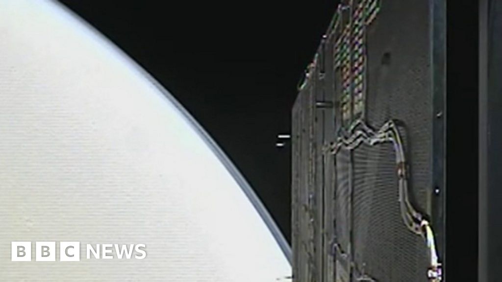 Chinese Tianwen-1 orbiter's first close-up view of Mars - BBC News