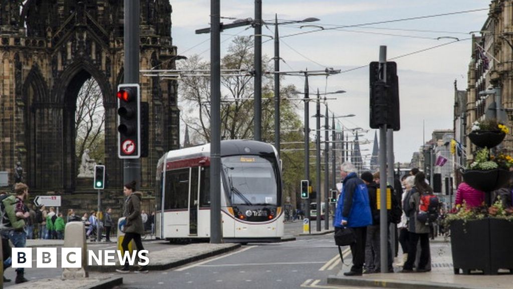 Edinburgh's trams see passenger numbers jump 10% - BBC News