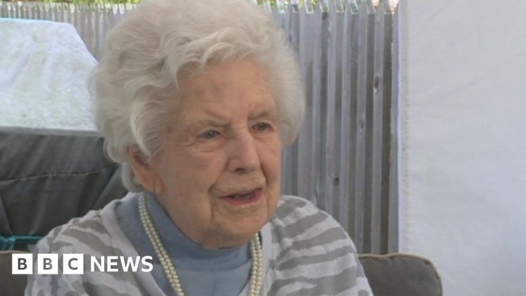 Queen Mary's maiden voyage recalled by centenarian passenger