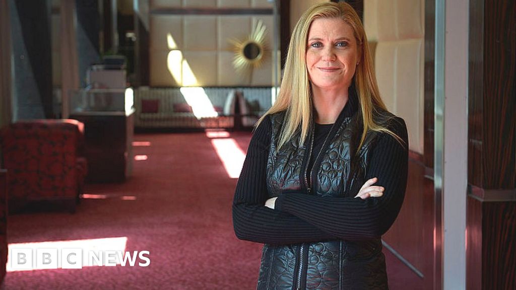 JP Morgan: Is Wall Street's first female boss a step closer? - BBC News