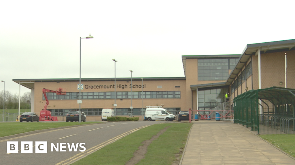 Council aims to have all Edinburgh pupils 'back by next week' - BBC News