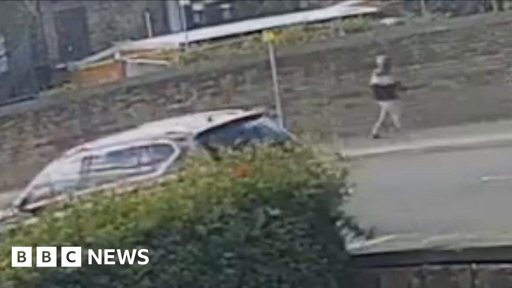 Bradford stabbing: Last sighting of suspect Habibur Masum - BBC News