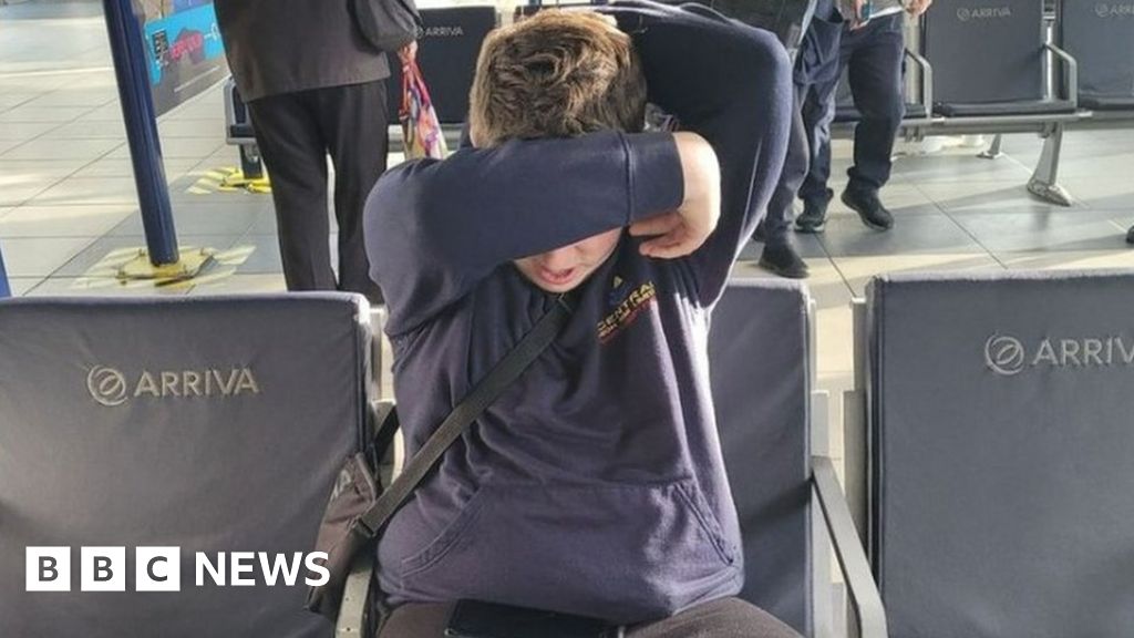 Police apologise to woman for not pursuing sex assault report - BBC News