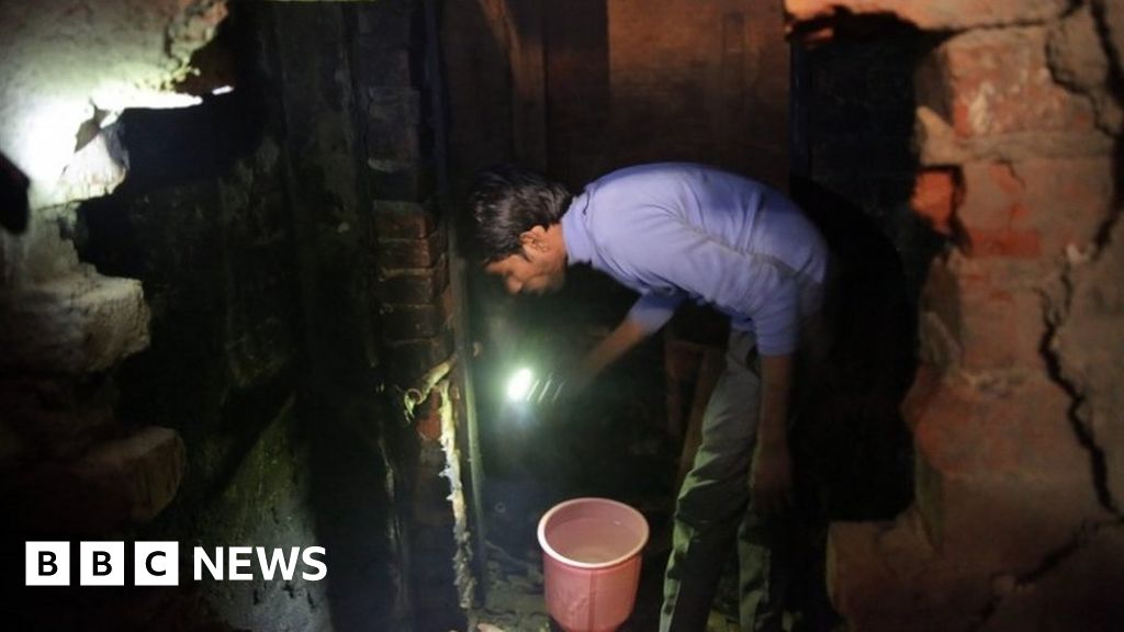 Thirteen killed in India factory fire - BBC News