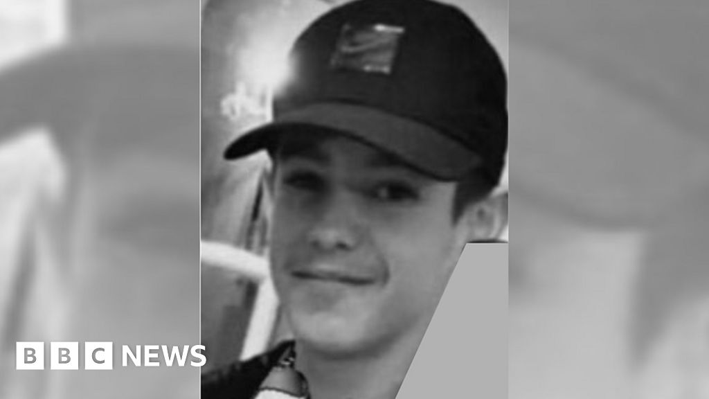 Connor Lyons death: Cole Jarvis appears in Hull Crown Court - BBC News