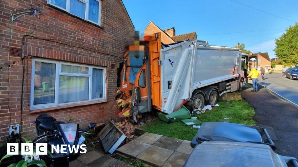 Bin lorry crashes into Winchester house