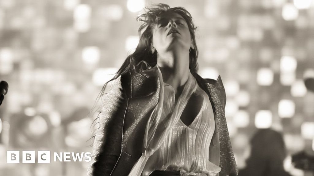 How Florence conquered Glastonbury - BBC News