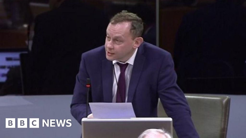 UKIP AM Gareth Bennett apologises for transgender comments