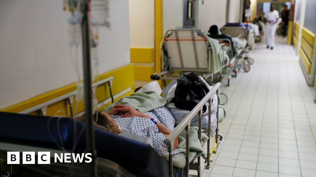 Royal College of Physicians: NHS crisis worst we have ever seen - BBC News