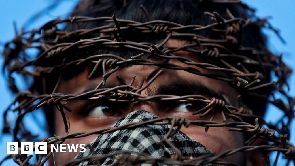 Kashmir crisis 2019: Between a rock and a hard place - BBC News