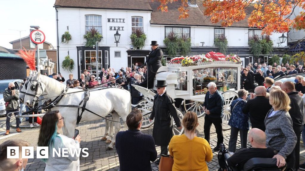 Crawley funeral for boxing legend Alan Minter