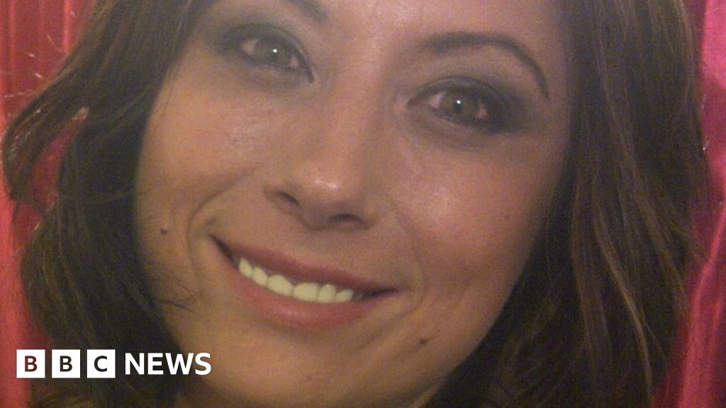 Fiancé fears for Romanian fire victim's life - BBC News