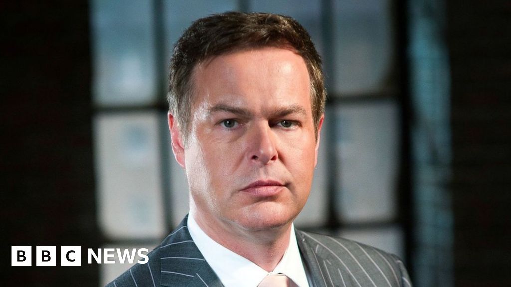 Dragons' Den winner has £100,000 funding withdrawn - BBC News