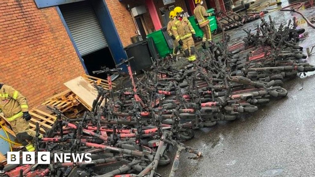 E-scooter batteries pose fire risk, Bristol chief says - BBC News