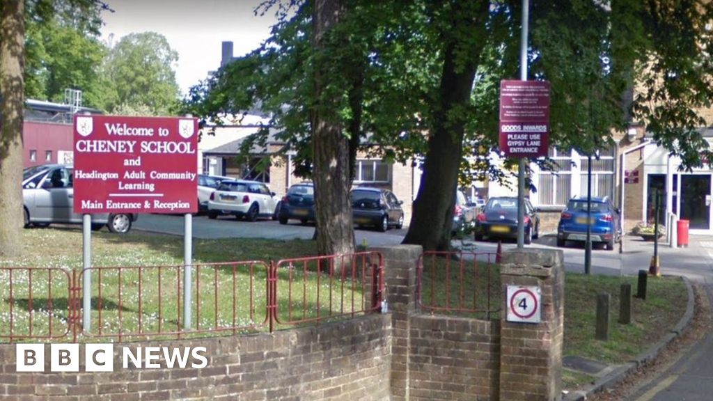 Oxford's Cheney School shuts after third of staff isolate - BBC News